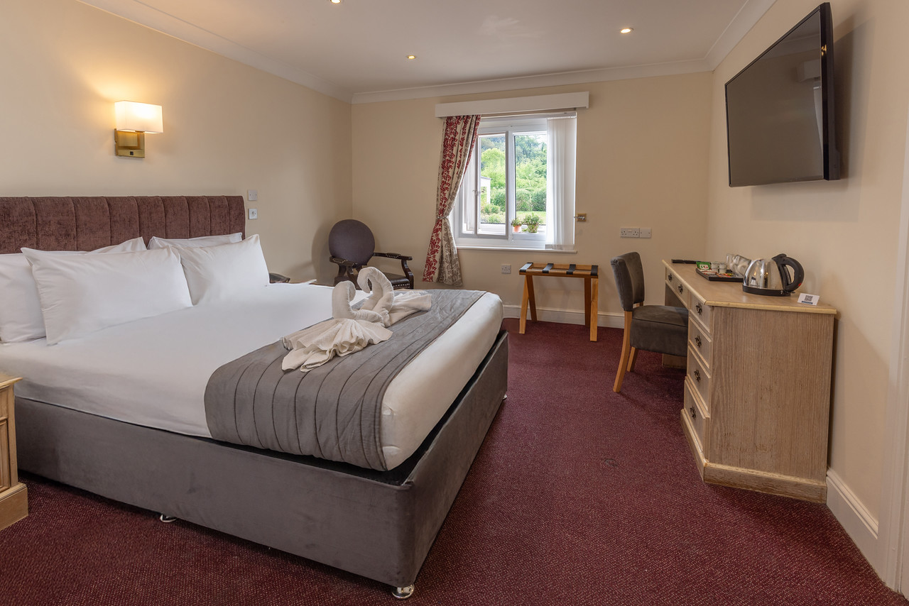 Double & Single standard Bedrooms - Best Western Calcot Hotel