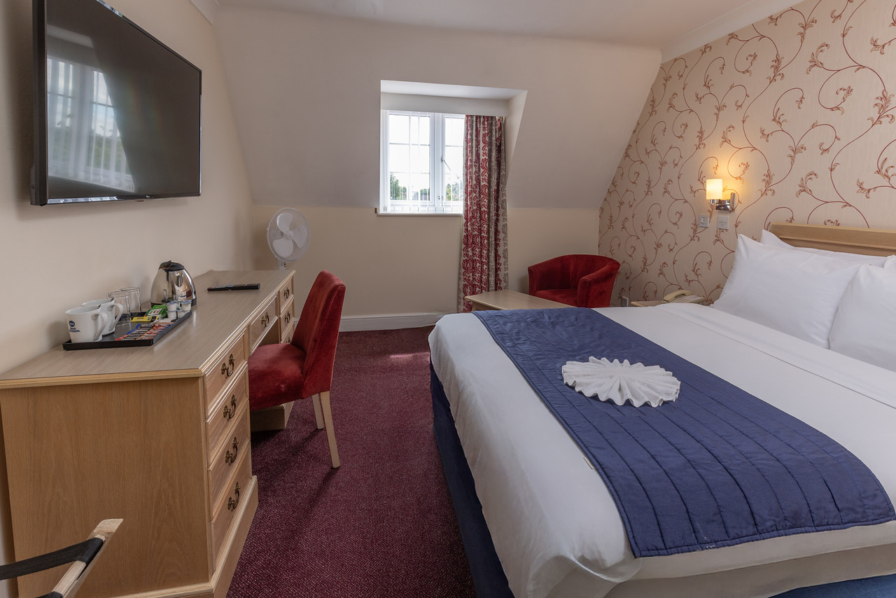 Double & Single standard Bedrooms - Best Western Calcot Hotel